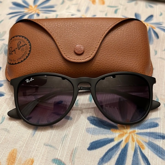 Ray-Ban | Accessories | Ray Bans Erika Classic | Poshmark